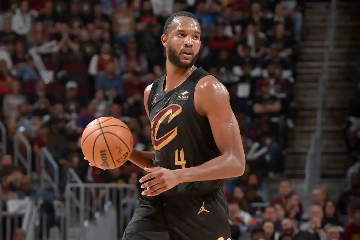 Evan Mobley do Cavaliers É Nomeado Jogador Defensivo Do Ano